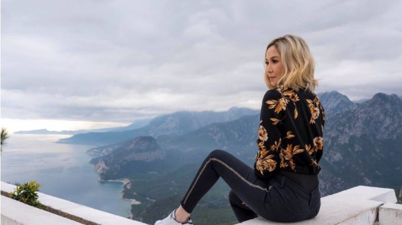 “Love and S*х” кинонд тоглоход эхлээд vнcэлцэж чадахгүй найруулагч бид ...